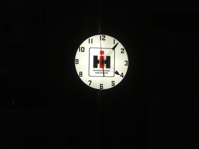 My new IH clock - General Chat - Red Power Magazine Community