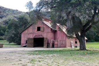 Golden Oak Ranch - Red Barn