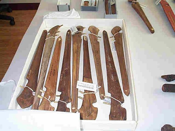 Inuit Atlatls....? - PaleoPlanet