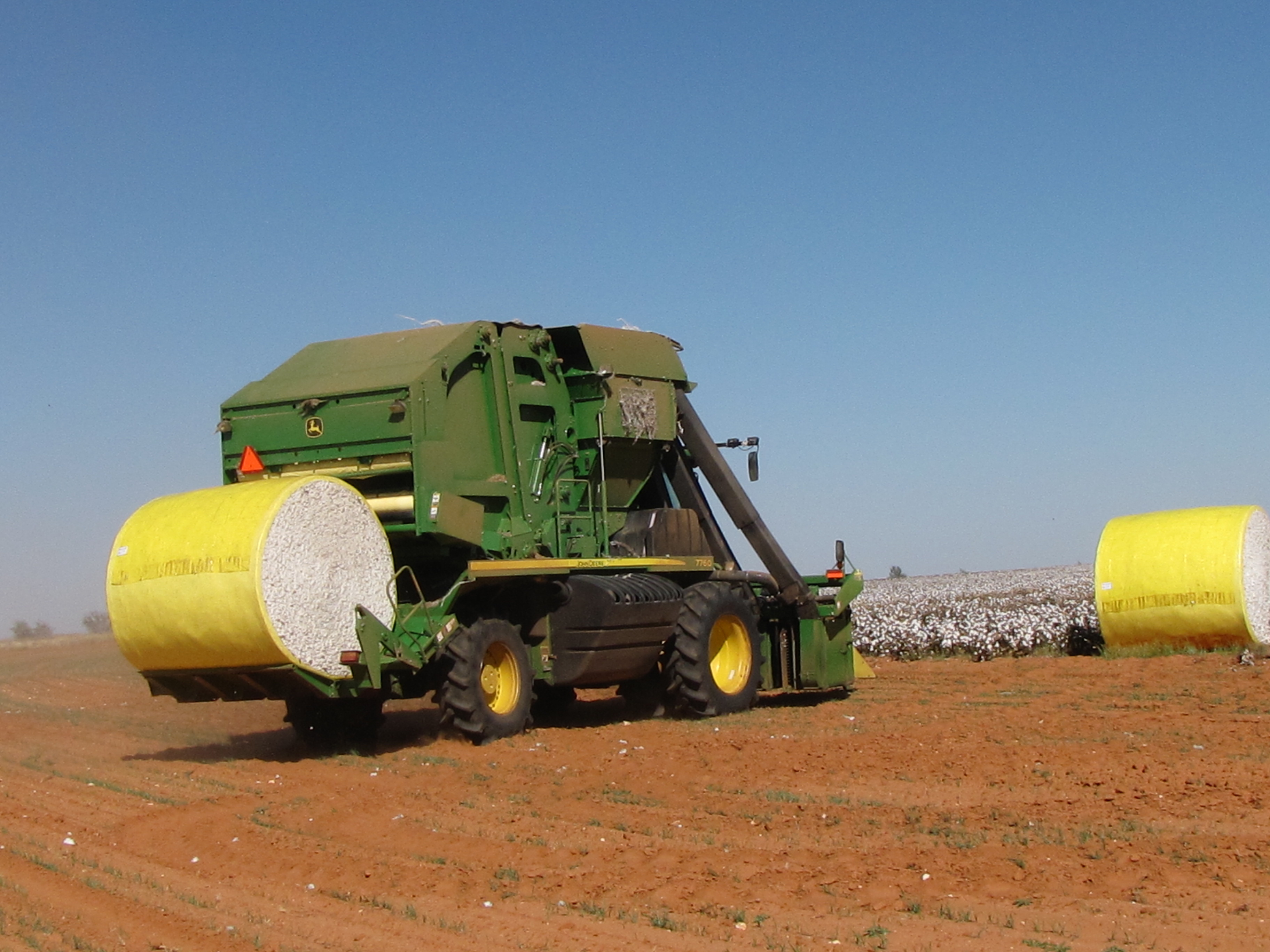 Viewing a thread - Round bale picker pics (not dial up friendly?)
