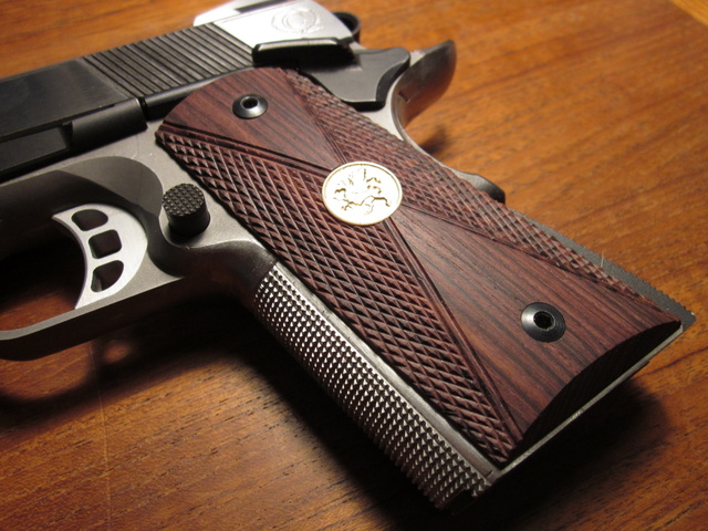 Custom grips with personalized medallions | 1911Forum
